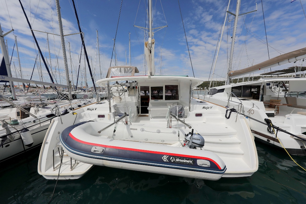 Lagoon 400 S2 Maja V ab Sukosan chartern | Sunja Yachting